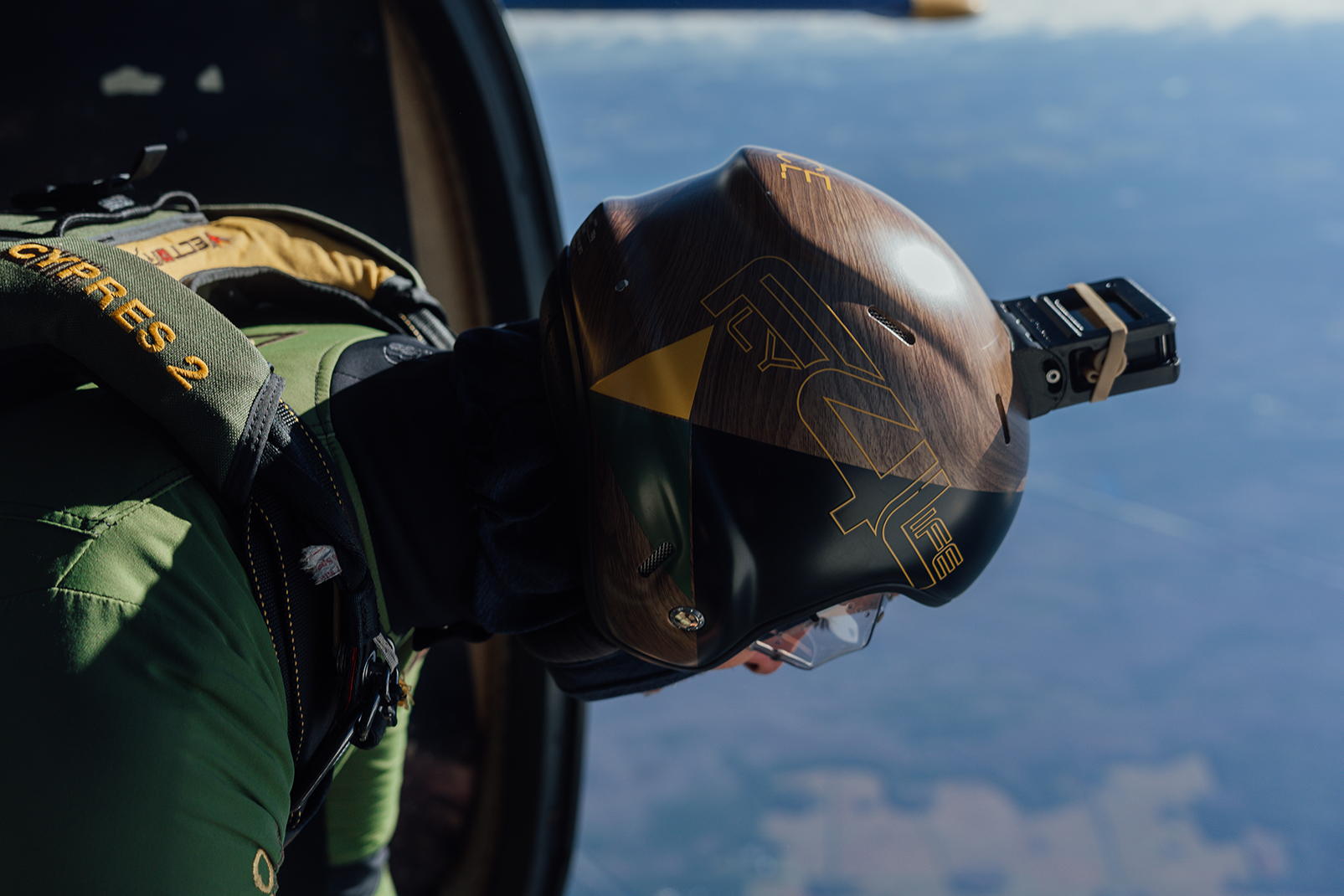 Tonfly – Special Helmets & Suits. Italy – Cacique Visuals